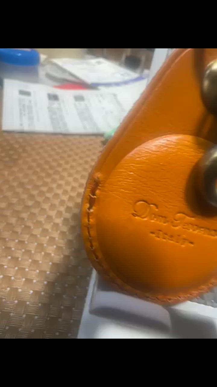 DomTeporna Italy エアタグ ケース 本革 革 コイン型 ブランド エアタグカバー AirTag edy QUICPAY キーホルダー 保護 イタリアンレザー 軽量 : All ...