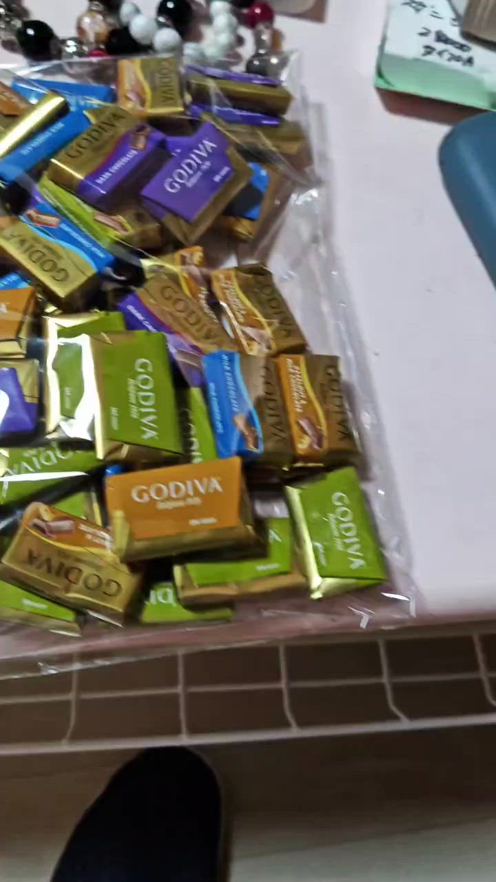 クリスマス 2024 225g 約53個 チョコレート ゴディバ Godiva ナポリタン 高級 ギフト プレゼント : 3212-000731 : HARY SHOP - 通販 ...