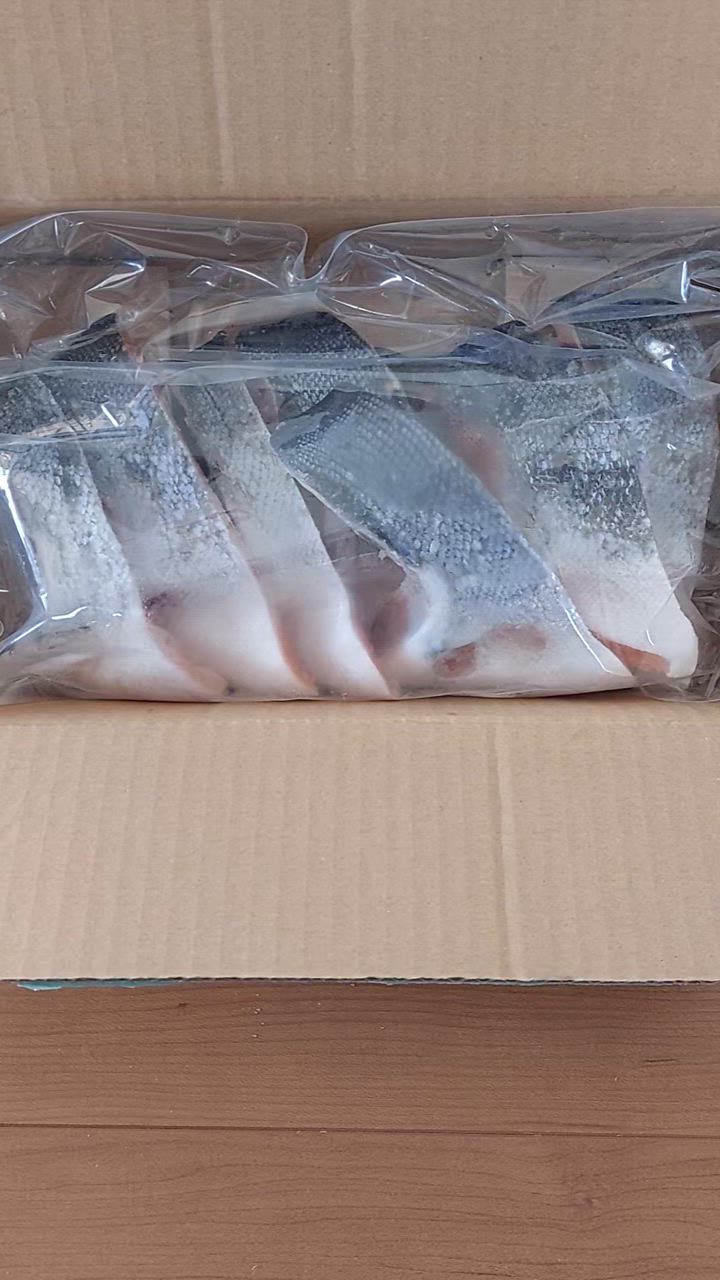 銀鮭カマ 3.0kg 工場直送 カマ 銀鮭 鮭 サーモン 塩鮭 切身 海鮮 訳あり わけあり 焼き魚 朝食 おつまみ おかず バラ冷凍 新生活応援 : 海辺のマルシェ - 通販 - Yahoo ...