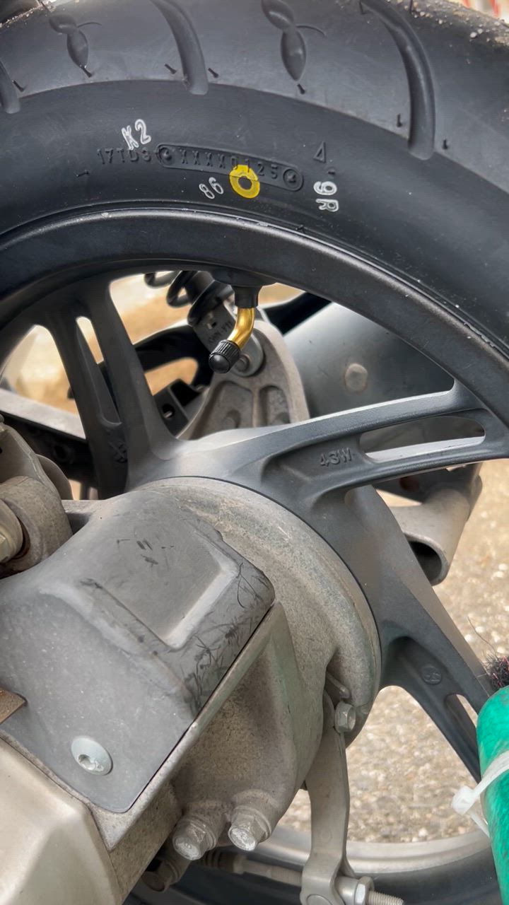 2個入 L型エアバルブ PVR-70 ゴムバルブ PVR70 原付 バイク スクーター L型 エアバルブ スナップインバルブ パンク チューブレスタイヤ タイヤ 交換 消耗 : いろいろ雑貨 ...