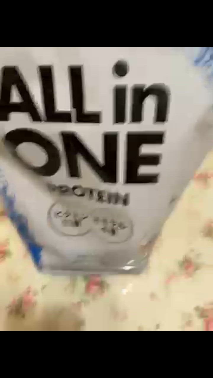 AMBiQUE 【レビュークーポン500円OFF！】ホエイプロテイン WPC 1kg 国産 ビタミン11種 タンパク質 オールインワン ミネラル配合 アンビーク AMBIQUE ダイエット ...