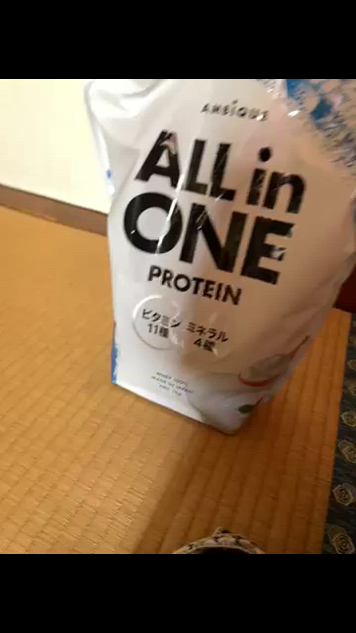 AMBiQUE 【レビュークーポン500円OFF！】ホエイプロテイン WPC 1kg 国産 ビタミン11種 タンパク質 オールインワン ミネラル配合 アンビーク AMBIQUE ダイエット ...