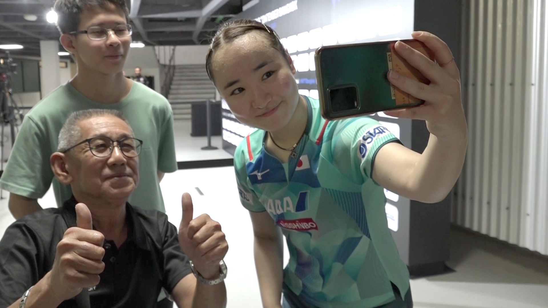 【動画】【ファン号泣】神対応！優勝後の伊藤美誠 超ファンサービス｜WTTスターコンテンダーバンコク2024 - スポーツナビ「テレ東卓球チャンネル」