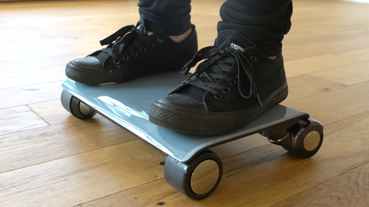 パソコンサイズの持ち歩けるクルマ『WALKCAR』 - Moovoo(ムーブー) | Yahoo! JAPAN