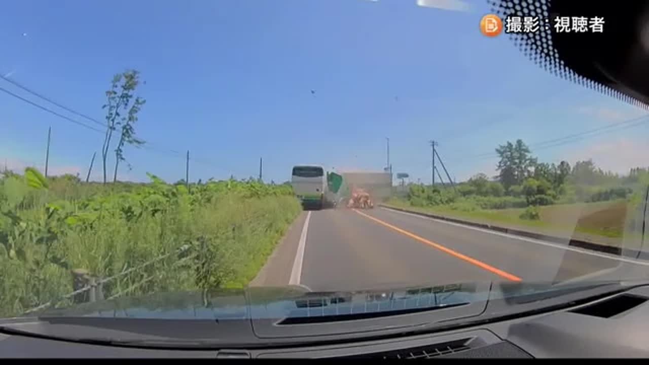 事故の瞬間がドラレコに…トラックが高速バスに衝突 5人死亡・12人重軽傷 北海道・八雲町で事故 - 北海道ニュースUHB TimeLine | Yahoo! JAPAN